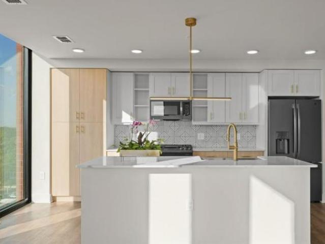 1 Br, 1 bath, Apartment 124 E Kingston Ave
