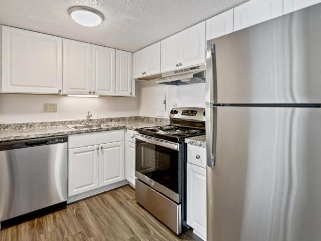 1 Br, 1 bath, Apartment 125 Village Green North