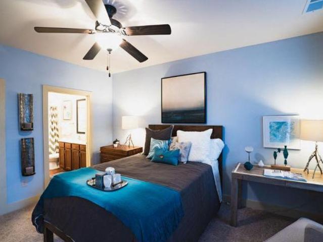 1 Br, 1 bath, Apartment 125 W Park Ave