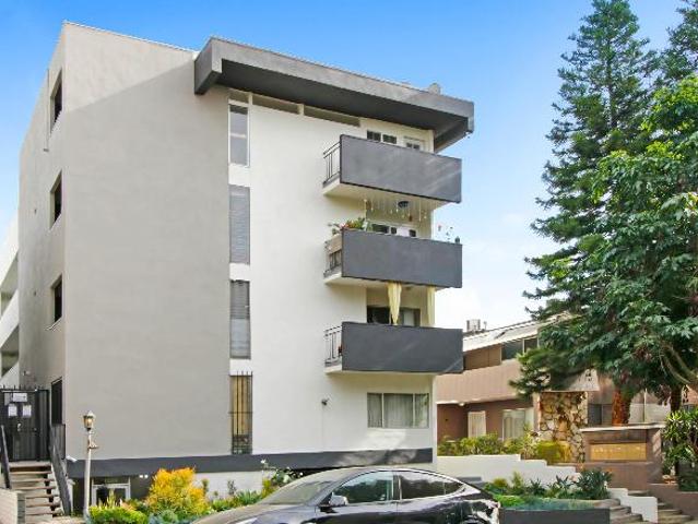 1 Br, 1 bath, Apartment 1264 N Sweetzer Ave
