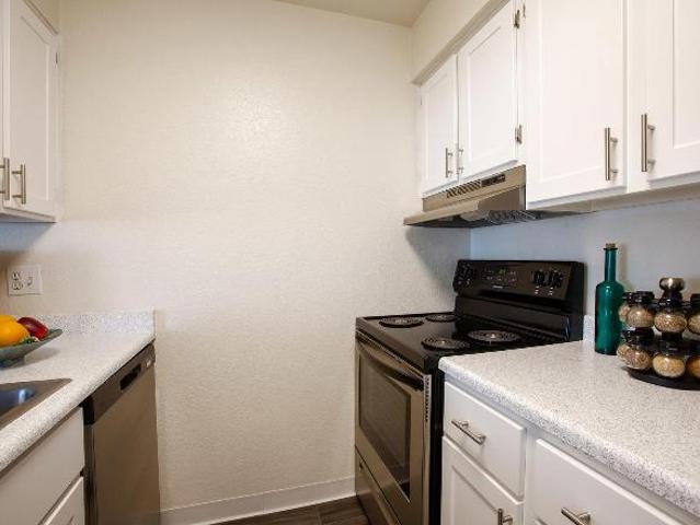 1 Br, 1 bath, Apartment 12720 Central Ave SE