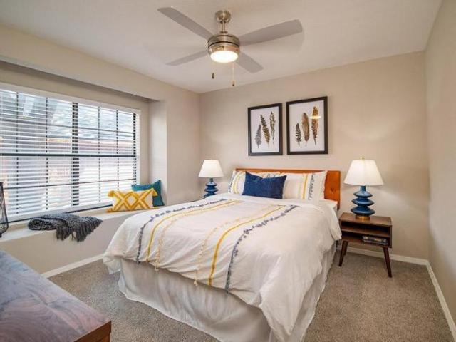 1 Br, 1 bath, Apartment 12801 Indian School Rd NE