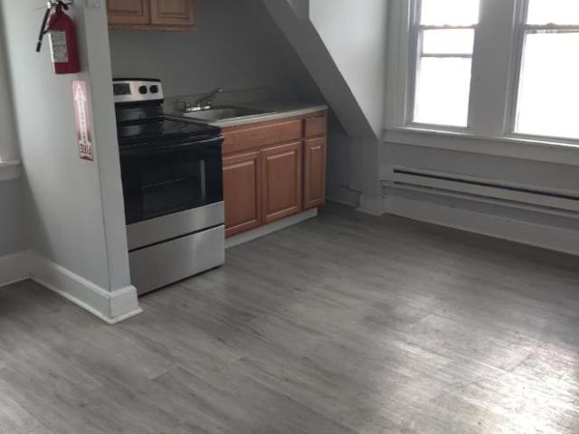 1 Br, 1 bath, Apartment 129 131 East Roosevelt Boulevard