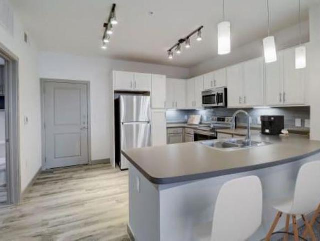 1 Br, 1 bath, Apartment 1200 N Gateway Blvd