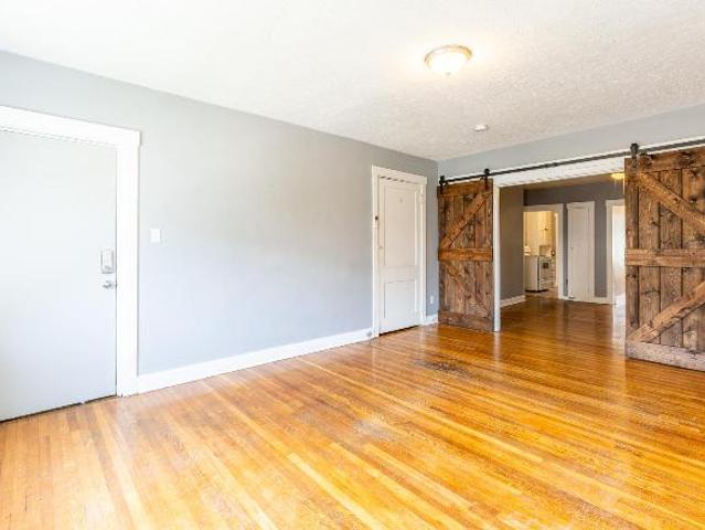 1 Br, 1 bath, Apartment 1207 Kelton Avenue