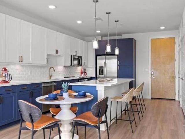 1 Br, 1 bath, Apartment 1207 N Zang Blvd