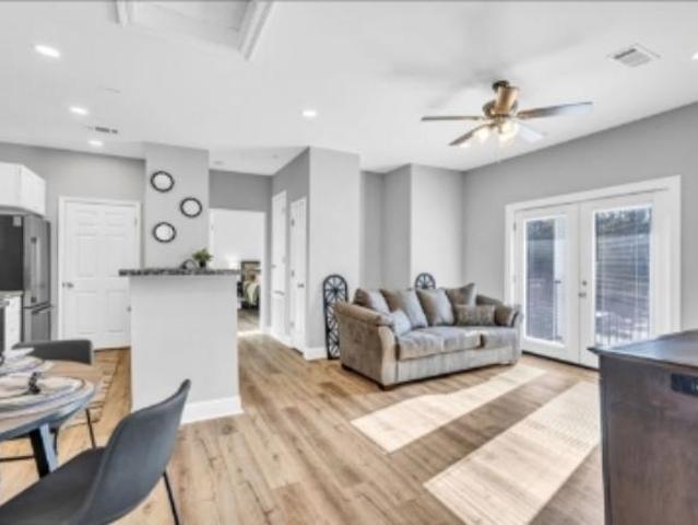 1 Br, 1 bath, Apartment 12088 Lamey Bridge Road