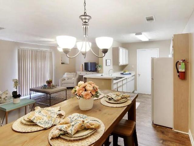 1 Br, 1 bath, Apartment 1210 Parklane Rd