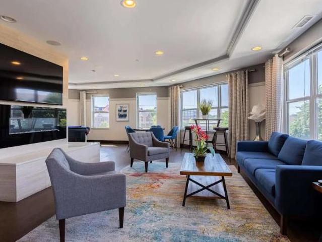 1 Br, 1 bath, Apartment 121 N Cross St