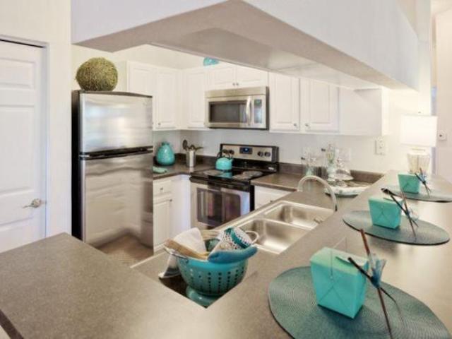 1 Br, 1 bath, Apartment 12201 Oakwood View Dr