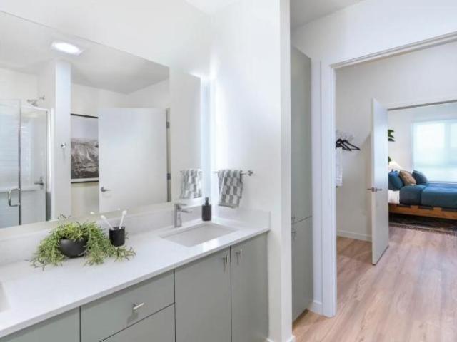 1 Br, 1 bath, Apartment 12230 SW Broadway St