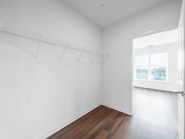 1 Br, 1 bath, Apartment 122 E Northwest Hwy
