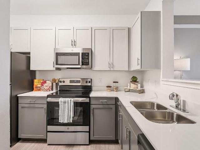 1 Br, 1 bath, Apartment 12300 Singletree Ln
