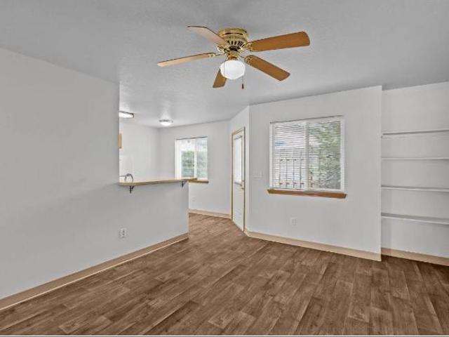 1 Br, 1 bath, Apartment 12330 SE Bush St