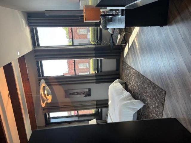 1 Br, 1 bath, Apartment 12 King Street West