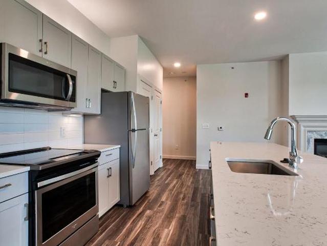 1 Br, 1 bath, Apartment 12 Island Hill Ave