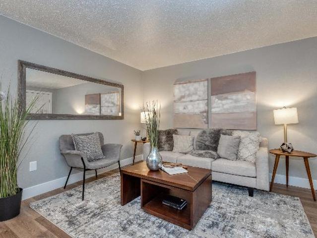 1 Br, 1 bath, Apartment 1341 N Cook St