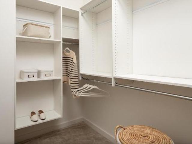 1 Br, 1 bath, Apartment 1350 Dresden Dr