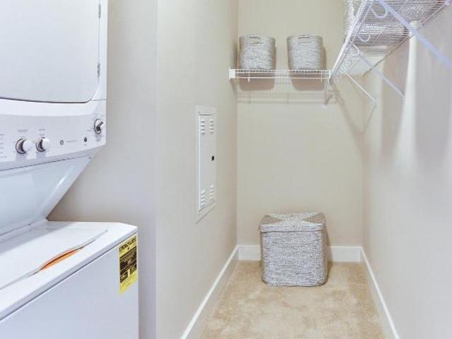 1 Br, 1 bath, Apartment 1351 E Morehead St
