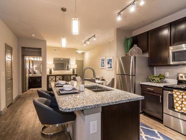1 Br, 1 bath, Apartment 13524 Alta Vista Rd