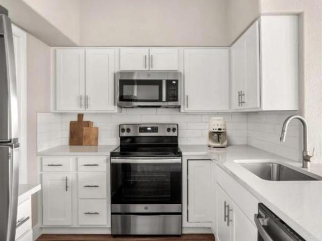1 Br, 1 bath, Apartment 13601 S 44th St