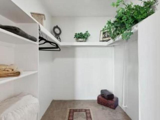 1 Br, 1 bath, Apartment 1362 S Vineyard