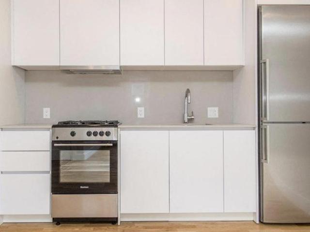 1 Br, 1 bath, Apartment 136 Highland Avenue