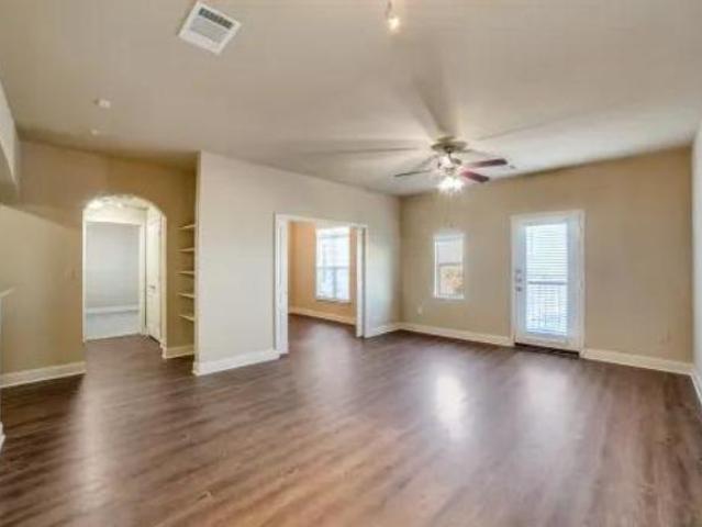 1 Br, 1 bath, Apartment 1300 Placid Cir