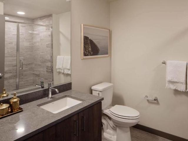 1 Br, 1 bath, Apartment 1313 E Burnside St