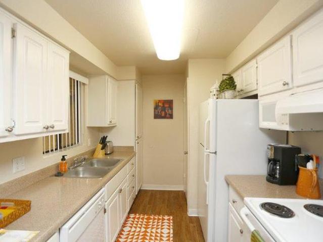 1 Br, 1 bath, Apartment 1311 W Baseline Road