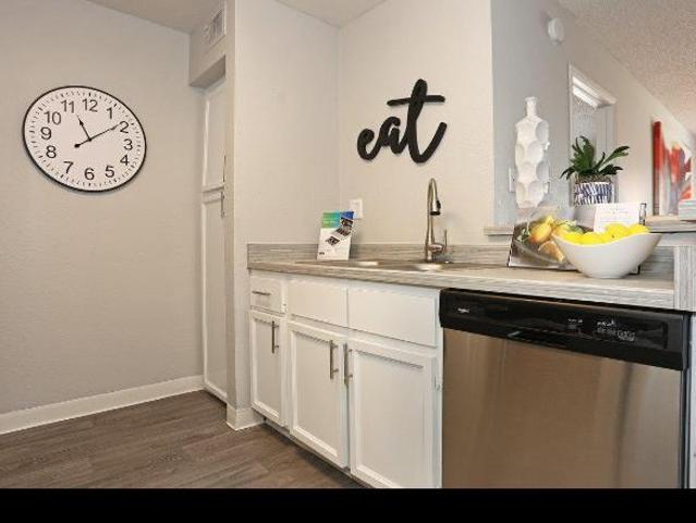 1 Br, 1 bath, Apartment 1320 N McQueen Rd