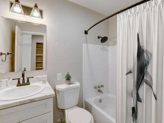1 Br, 1 bath, Apartment 1320 Potter Dr