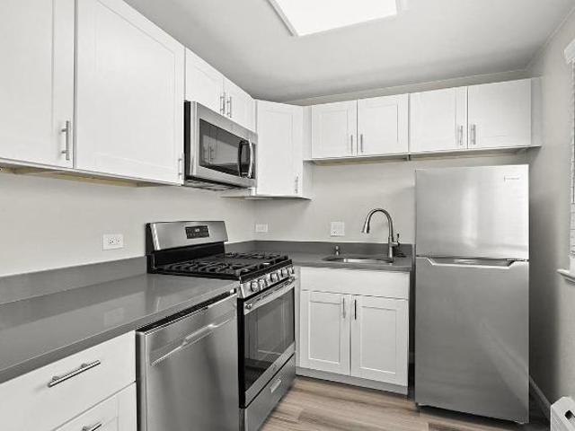 1 Br, 1 bath, Apartment 1325 Madison St
