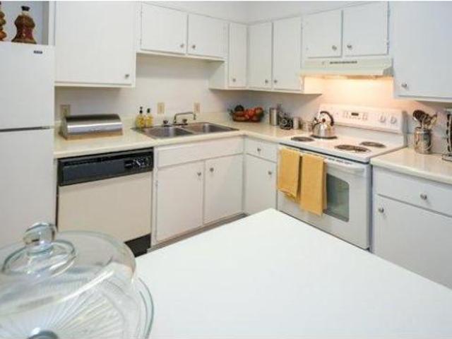 1 Br, 1 bath, Apartment 1328 Steinbeck Dr