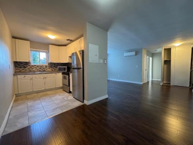 1 Br, 1 bath, Apartment 13 Lansdowne Avenue N