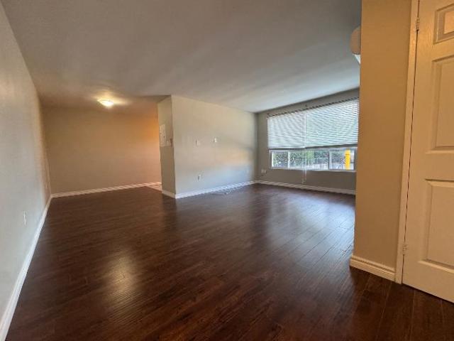 1 Br, 1 bath, Apartment 13 Lansdowne Avenue N