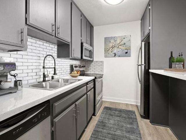 1 Br, 1 bath, Apartment 14400 Chandler Blvd