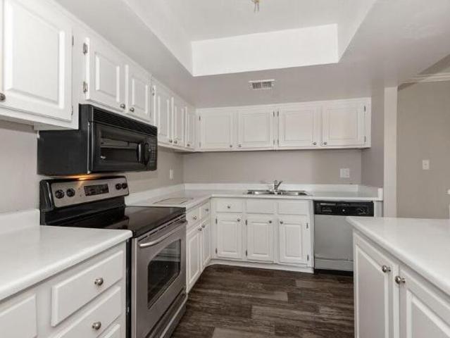 1 Br, 1 bath, Apartment 1450 E Bell Rd