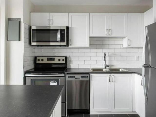 1 Br, 1 bath, Apartment 1450 Sheppard Ave W