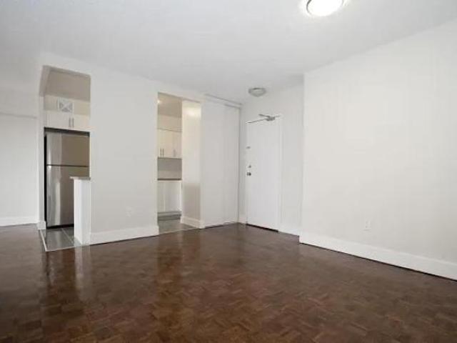 1 Br, 1 bath, Apartment 145 Wellington St W