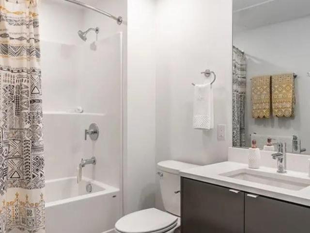 1 Br, 1 bath, Apartment 1470 NW Glisan St