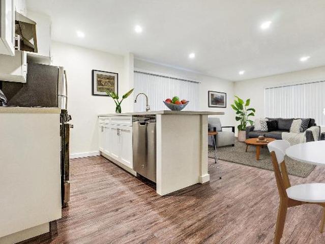 1 Br, 1 bath, Apartment 14849 Vanowen Street