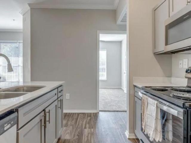 1 Br, 1 bath, Apartment 14900 N Pennsylvania Ave