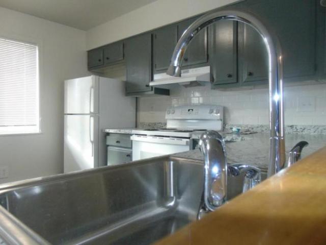 1 Br, 1 bath, Apartment 1492 E 5th St