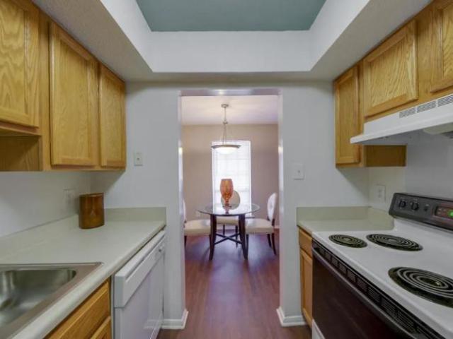 1 Br, 1 bath, Apartment 1401 E Millbrook Rd