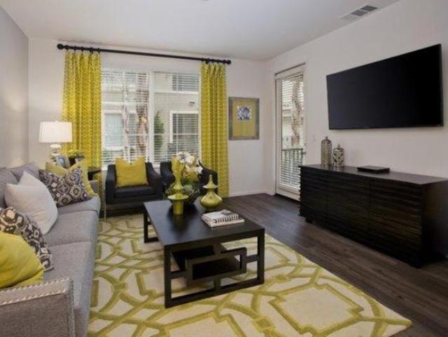 1 Br, 1 bath, Apartment 1401 North Melrose Drive