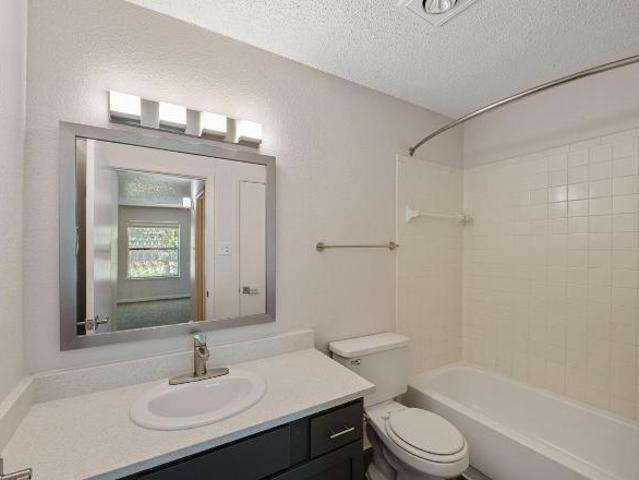 1 Br, 1 bath, Apartment 1401 Pennsylvania St NE