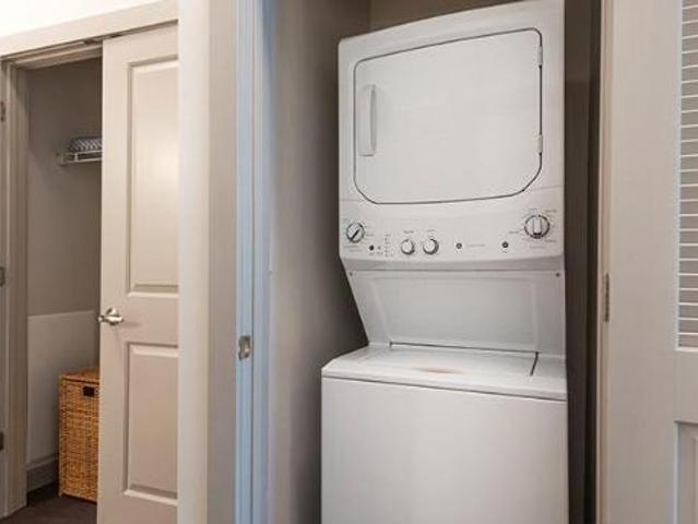 1 Br, 1 bath, Apartment 1401 Porter St