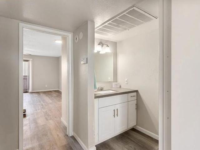 1 Br, 1 bath, Apartment 14020 N Black Canyon Hwy