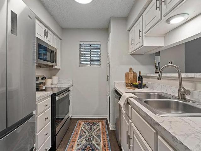 1 Br, 1 bath, Apartment 1408 Teasley Ln